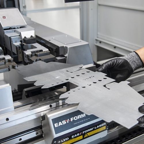 ToolCell by LVD. Metal bending machine for metalwork. makes the bending ...